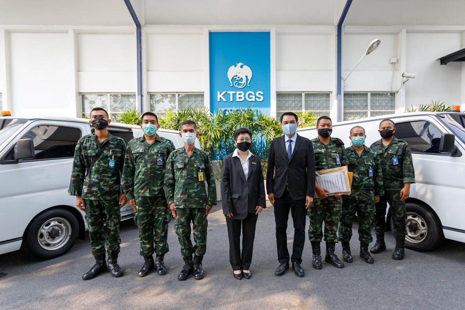 KTBGS มอบรถยนต์ให้แก่ หน่วยข่าวกรองทางทหาร และ หน่วยเฉพาะกิจกรมทหารพรานที่ 42 - KTGS